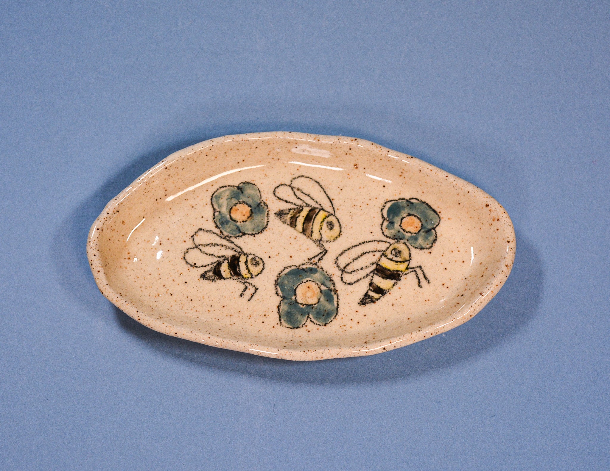 Pollinators and Picnics Speckled Plate – Juice Ceramics